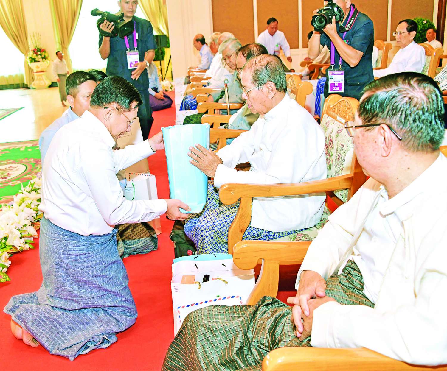 ၇၈ နှစ်မြောက် တပ်မတော်နေ့အခမ်းအနားသို့ တက်ရောက်ကြသည့် အငြိမ်းစားတပ